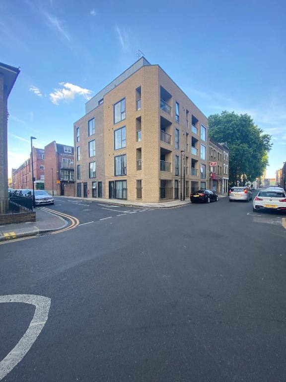 Central London, Jaccuzzi,Newbuild, 2 bedrooms two baths, London ...