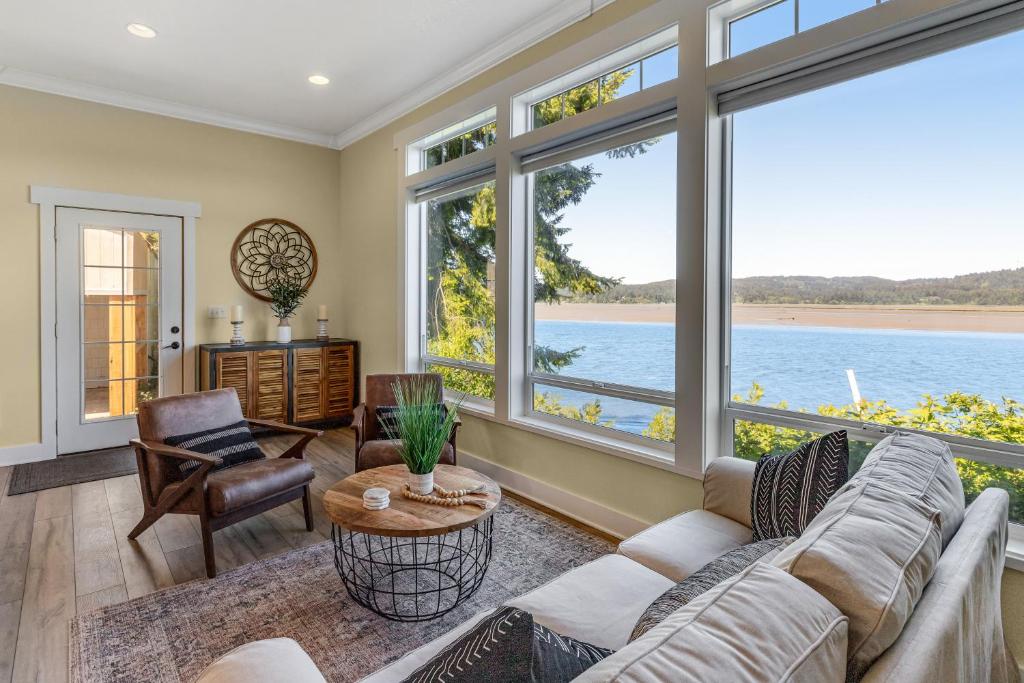 Alsea Bay Retreat, Waldport (updated prices 2025)