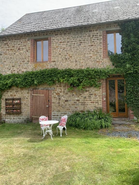 Les Rouges Terres Gites - La Vieille Grange, Saint-Amand (updated ...