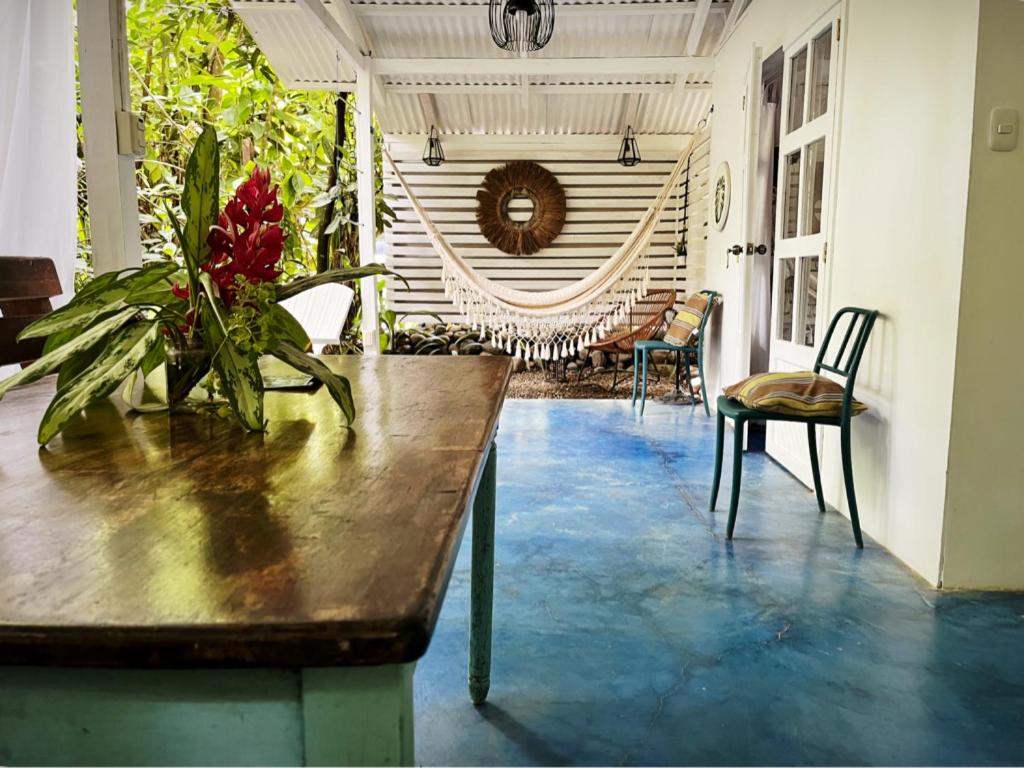 The Wild Side Jungalows: Casa Azul - Costa Rica