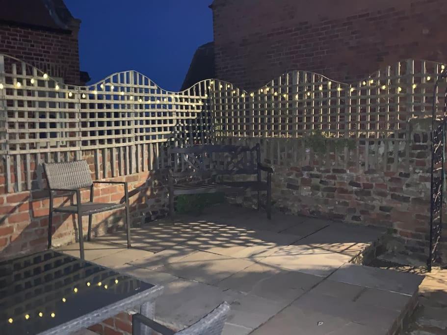 Award winning pet friendly paddock cottage, Whitby (updated prices 2025)