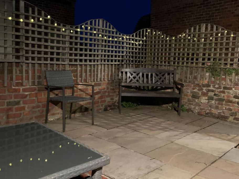 Award winning pet friendly paddock cottage, Whitby (updated prices 2025)