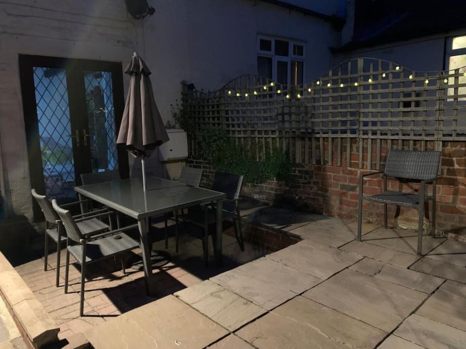 Award winning pet friendly paddock cottage, Whitby (updated prices 2025)