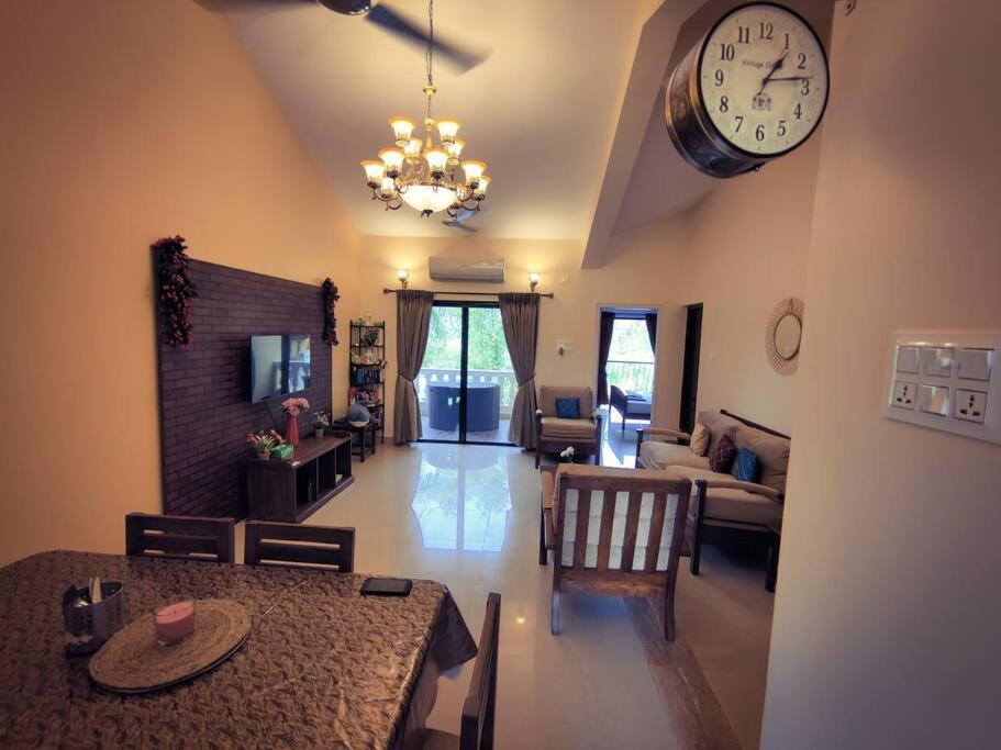 Classy 2bhk Apt With Pool, 300mts From Colva Beach - コルバ