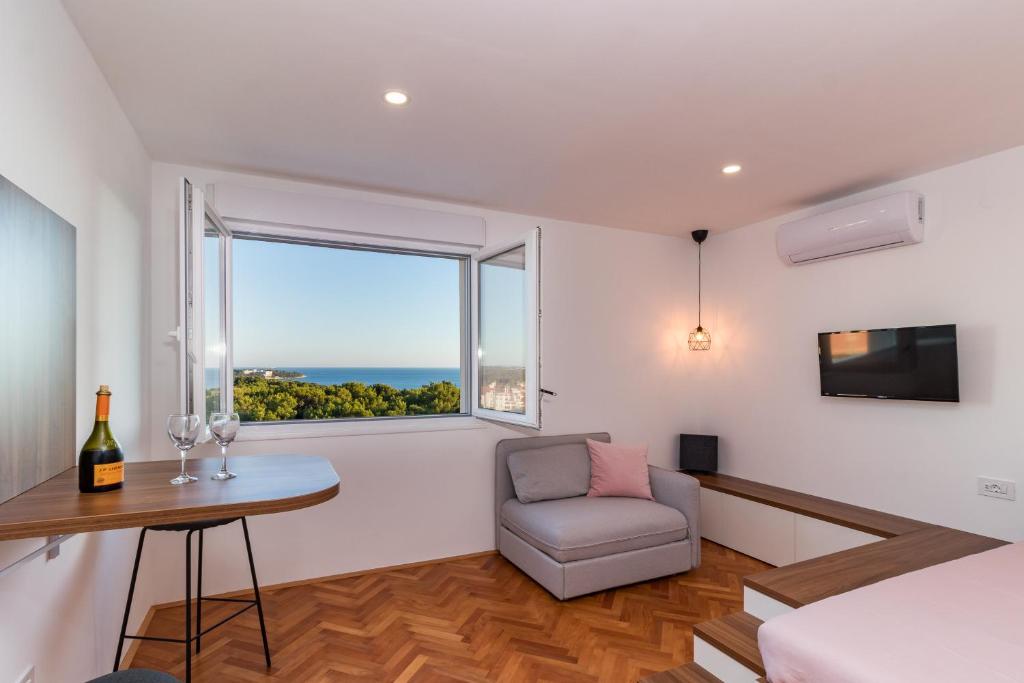 TOP FLOOR MODERN APARTMENT WITH INCREDIBLE VIEWS, Pula (updated prices ...