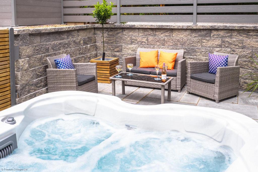 St Keverne, Budock Water (updated prices 2025)