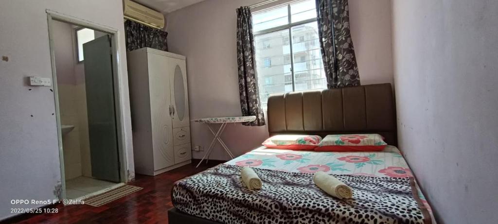 Homestay Bajet KK UA1 Ground Floor Corner 1B 3 Rooms 2 Aircond, Kota ...