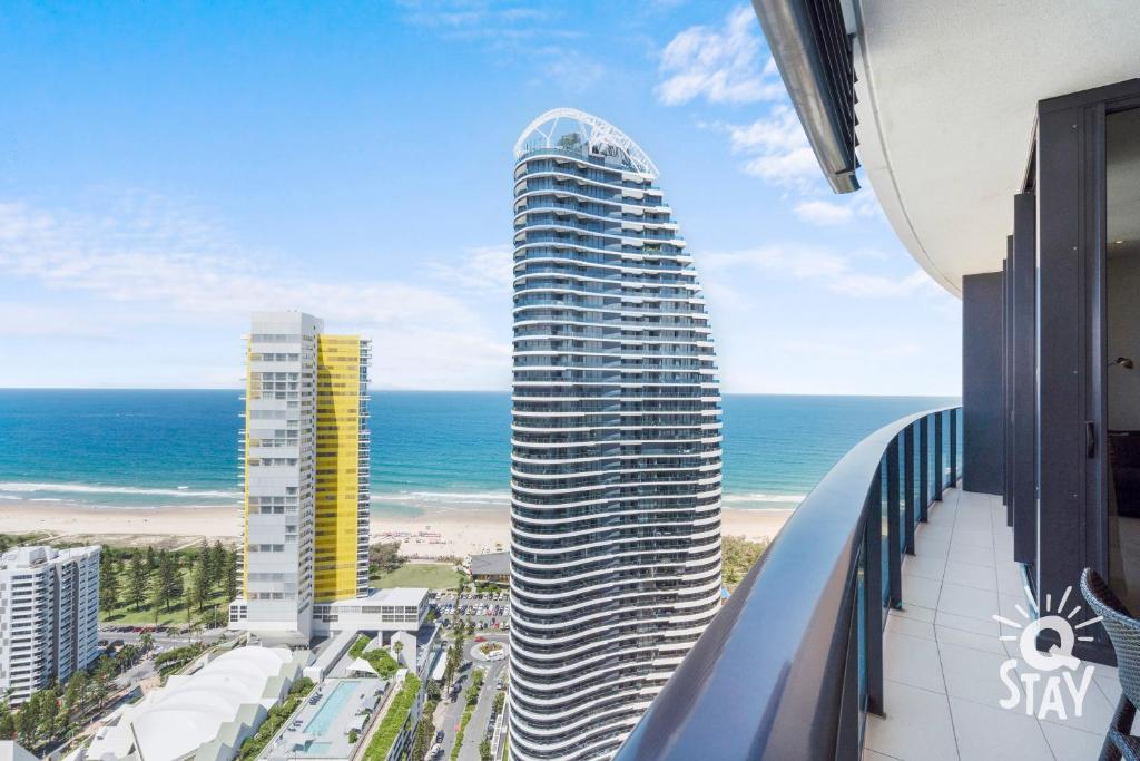 Oracle Resort Broadbeach - 4 Bedroom Sub Penthouse Ocean View Apartment ...