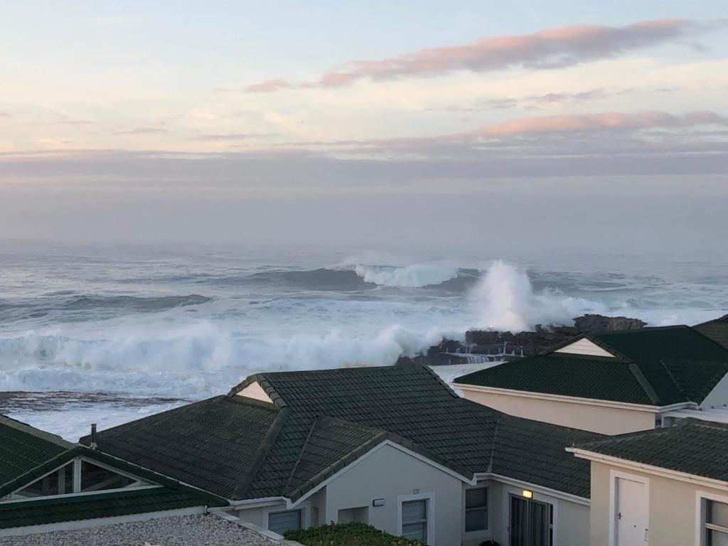 Whale Rock Estate Hermanus sea view apartment, Hermanus (updated prices ...