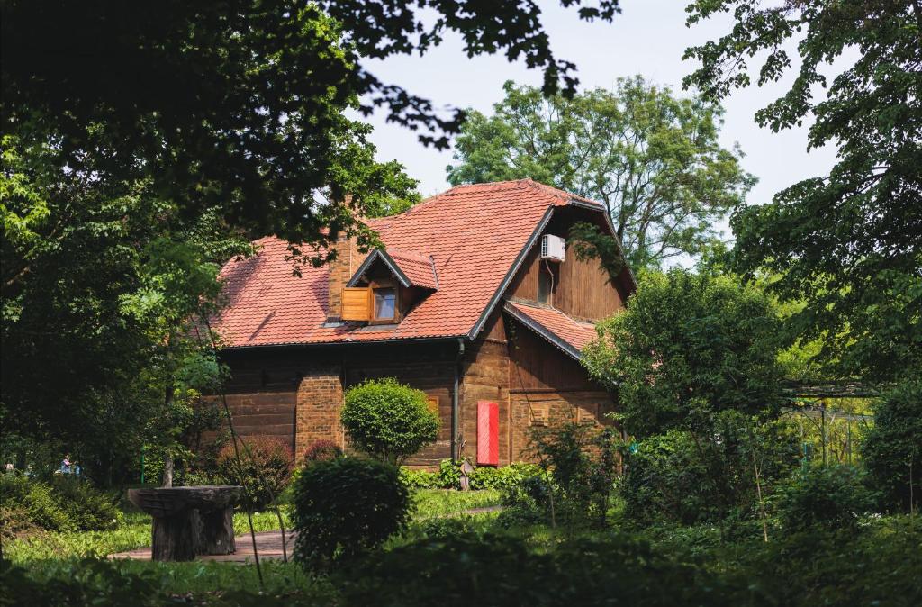 Rajski vrt - Lake house - Paradise garden, Sisak (updated prices 2025)