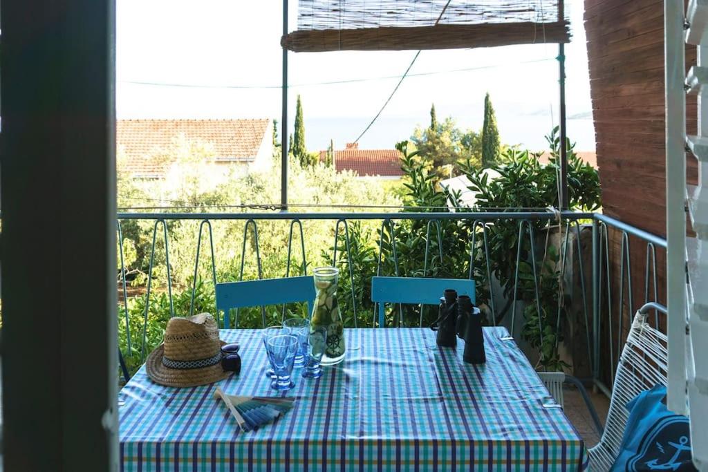 Little Mediterranean Holiday House With Sea View - Seget Vranjica