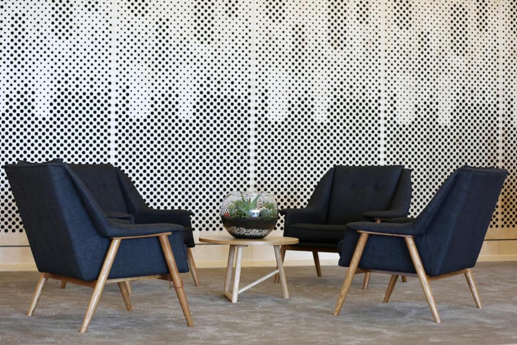 Art Series - The Larwill Studio, Melbourne (updated prices 2025)