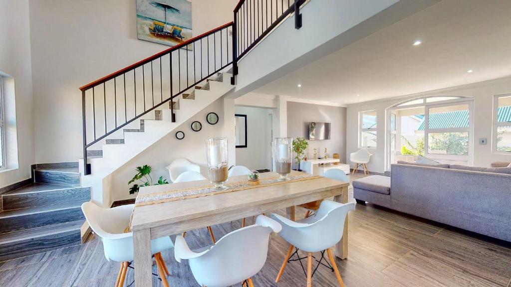 Caribbean Estate Supreme by Top Destinations Rentals, Port Edward ...