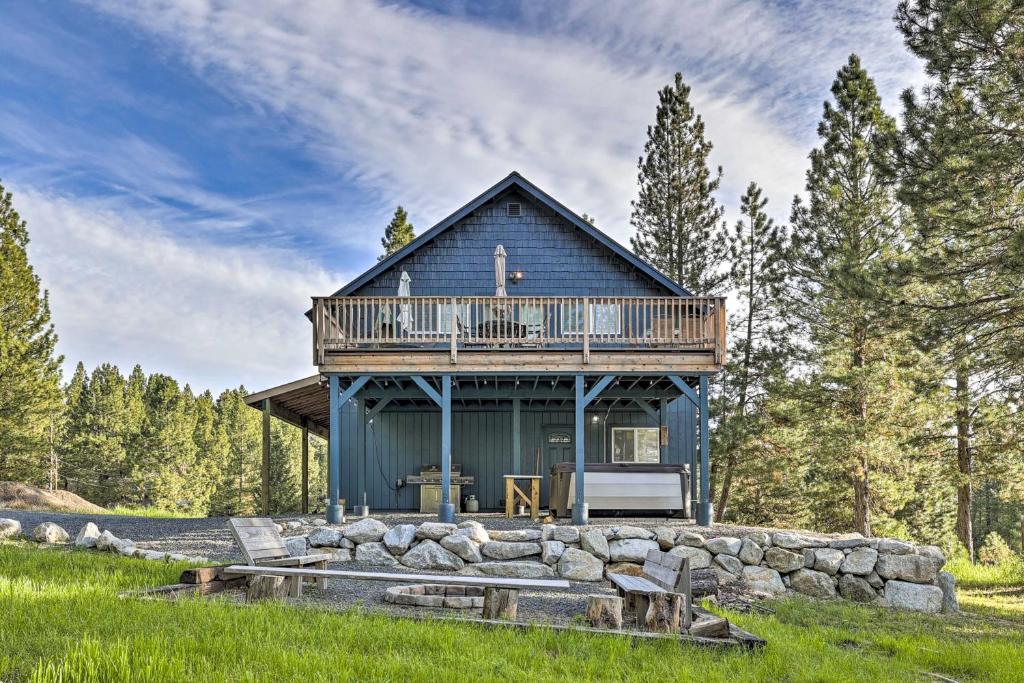 Private Cascade Cabin with Hot Tub and Fire Pit!, Cascade (updated ...