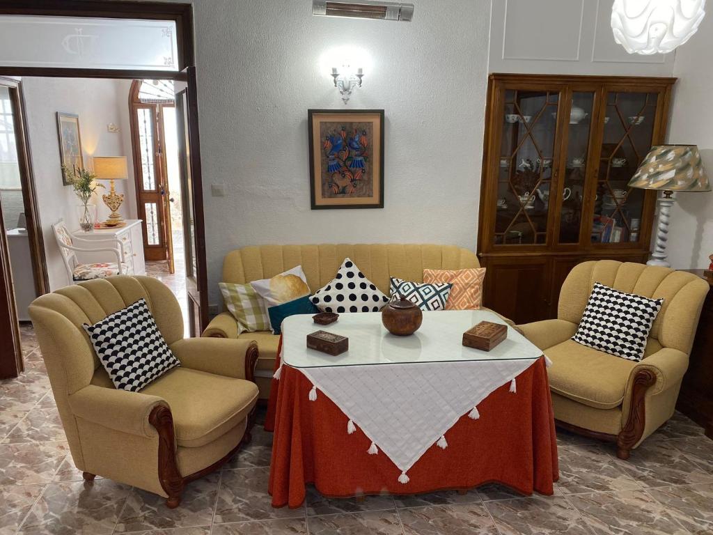 10 living room decorating ideas for middle class on a budget