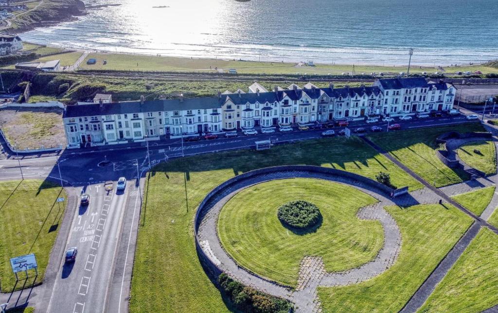 Portrush by the Sea - 3 West Beach, excellent location, beautiful ...
