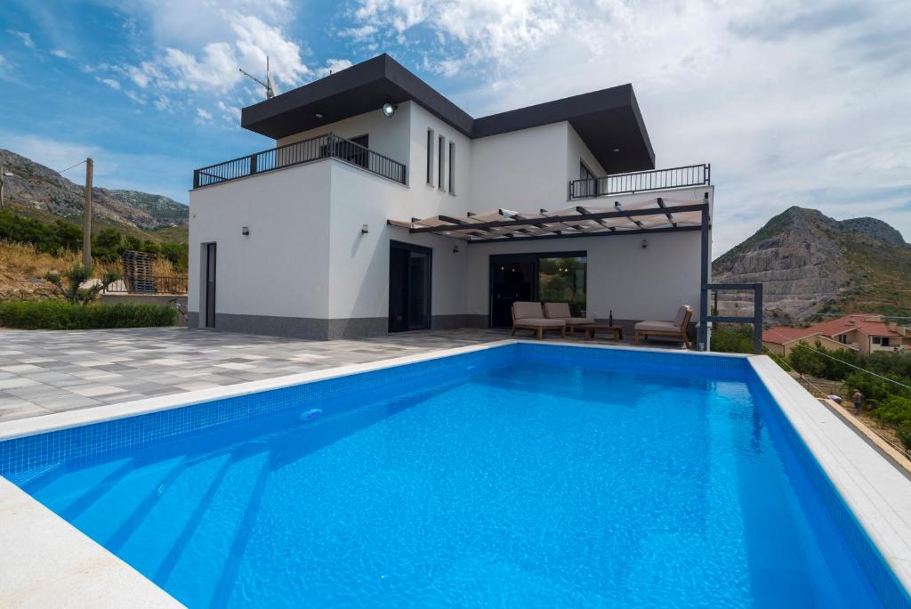 Villa Hills - Split