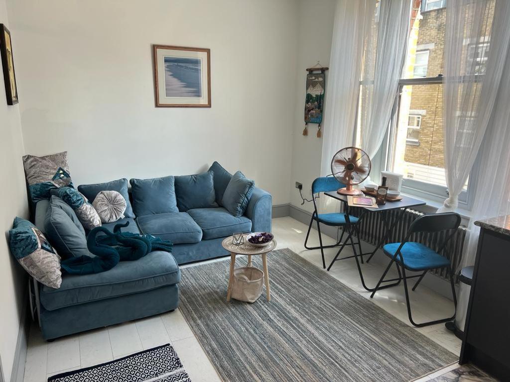 Lovely one bed first floor apartment with patio, London (updated prices ...