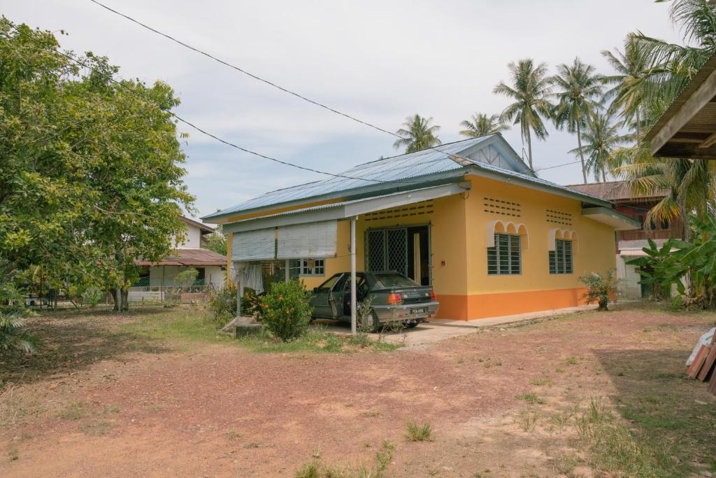 Bungalow setingkat - Homestay Sri Permatang, Kampung Tikam Batu (tarifs ...