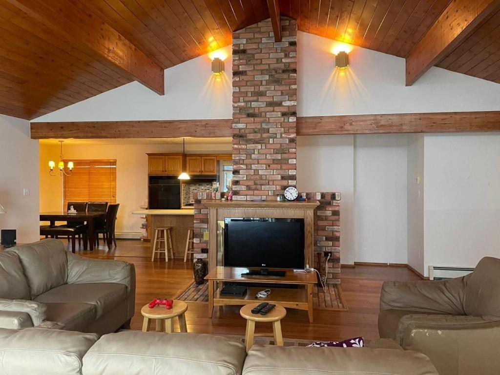 Metchosin Beach House, Victoria (updated prices 2026)