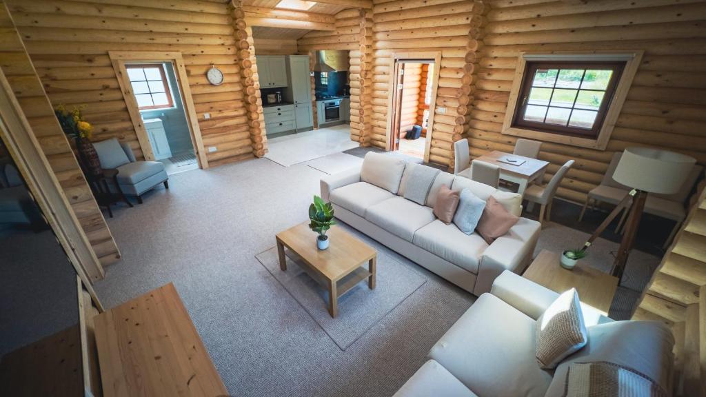 Aspen Lodge, Amazing New Log Cabin with Hot Tub - Sleeps 6 - Felmoor ...