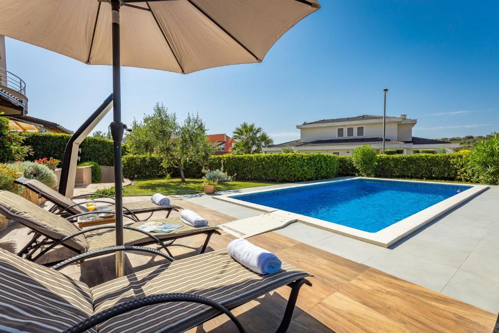 Lovely Istrian apartment with a private swimming pool and a charming garden, Banjole (updated ...