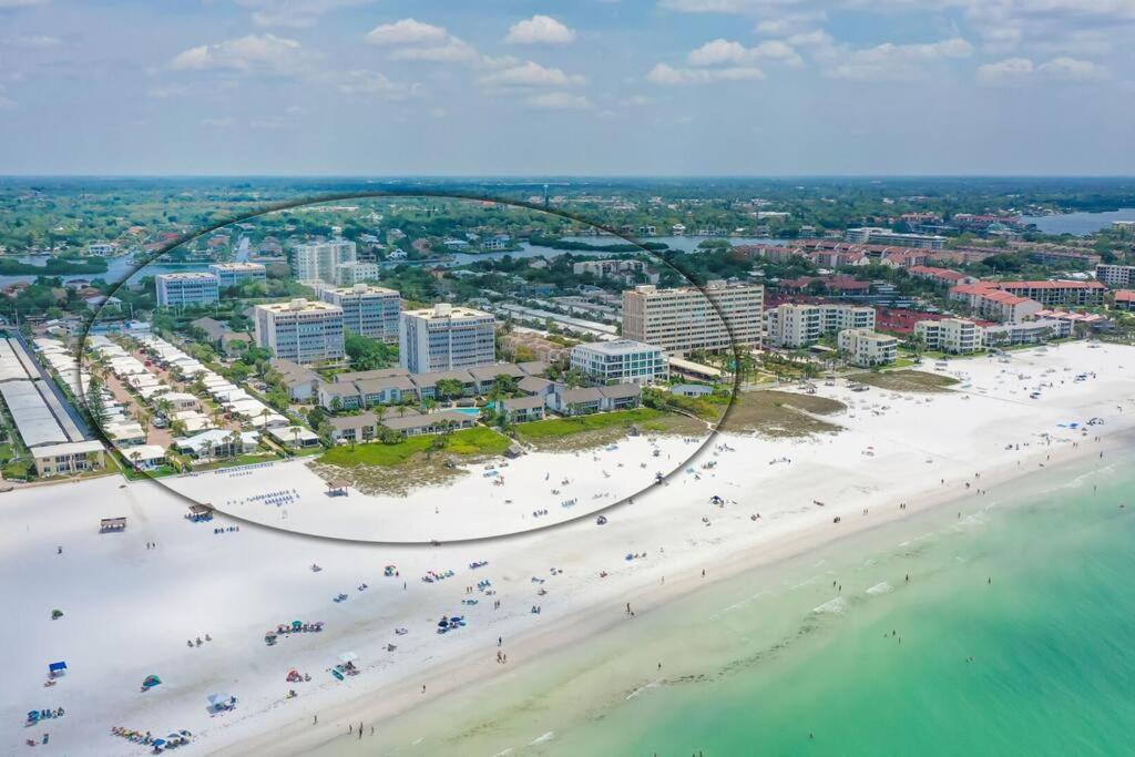 Beautifully appointed Siesta Key Condo, 3 Bedroom, Steps from the Beach ...