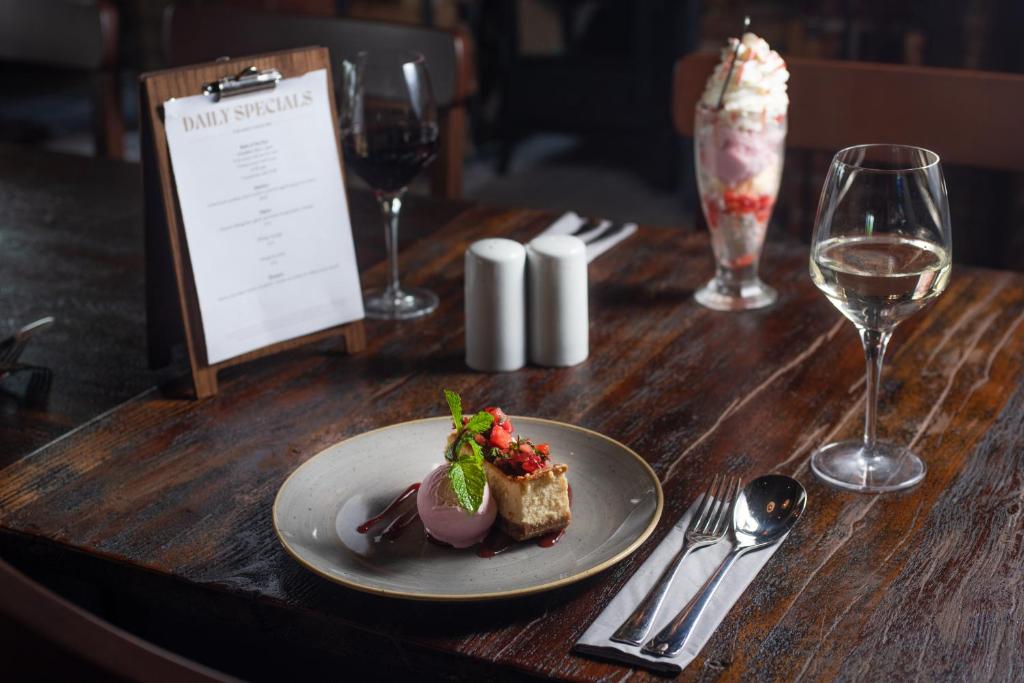 The Hog's Head Inn - The Inn Collection Group, Alnwick (updated prices ...