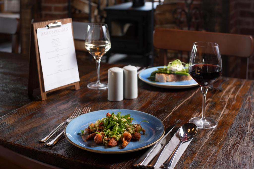 The Hog's Head Inn - The Inn Collection Group, Alnwick (updated prices ...