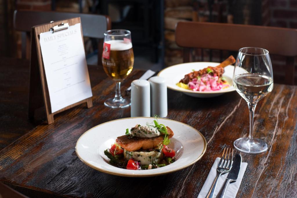 The Hog's Head Inn - The Inn Collection Group, Alnwick (updated prices ...