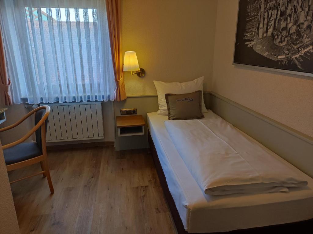 Hotel Gasthof zum Schwan | Guest House in Steinsfeld, Germany