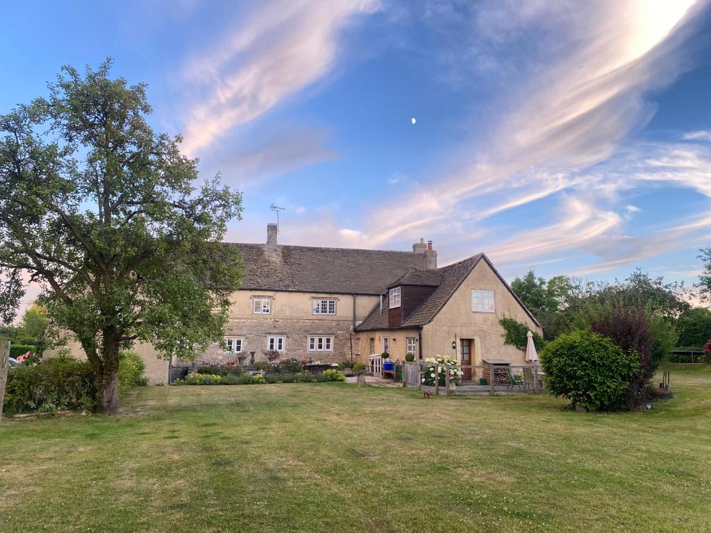 Pretty Garden Annexe Overlooking Open Fields - Cotswolds