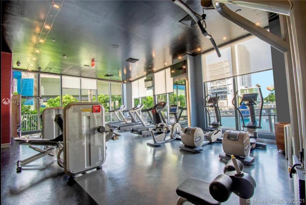 Chic Beach Studio Walk to Shore Sleeps 4 -14B, Hallandale Beach ...