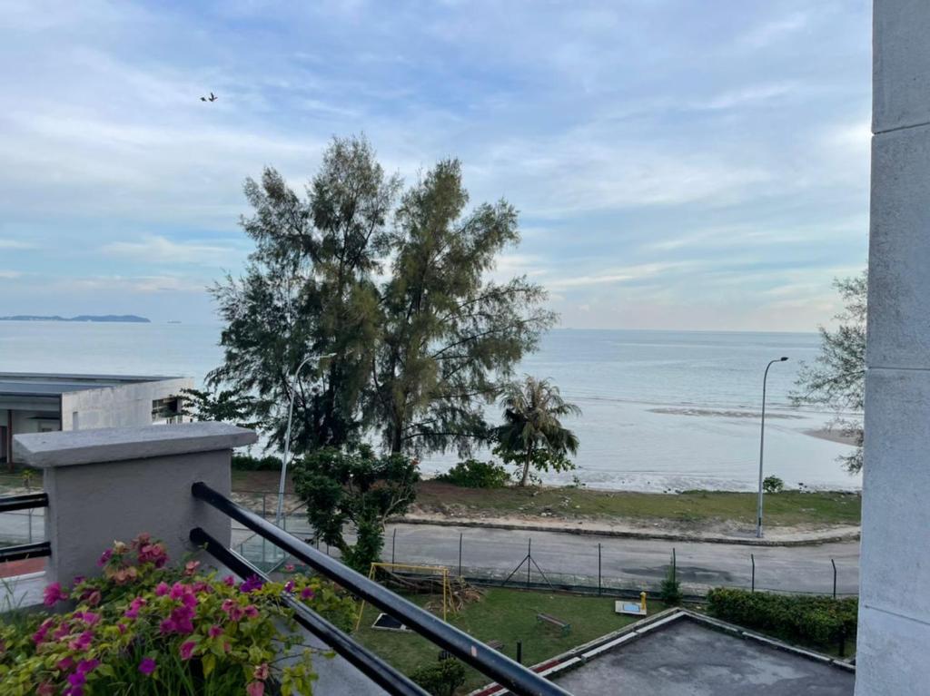 Sunshine Bay Resort Beachaholic Homestay, Port Dickson (updated prices ...