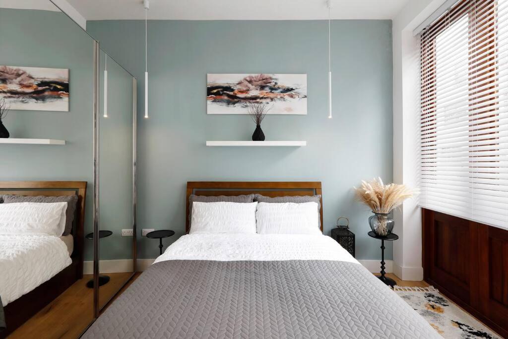 Beautiful one bedroom by the beach with parking!, Brighton & Hove ...