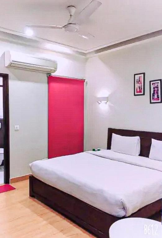 Delux Plaza By WB Inn, Tājganj (prezzi aggiornati per il 2024)