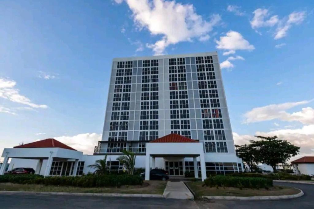 2-Bed Villa Sleeps 4 with Pool & Parking, Portmore (updated prices 2026)