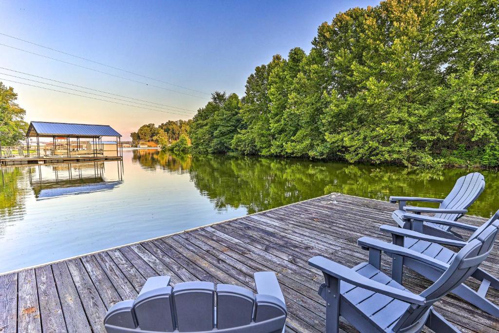 Luxurious Waterfront Home on Pickwick Lake!, Counce (updated prices 2026)