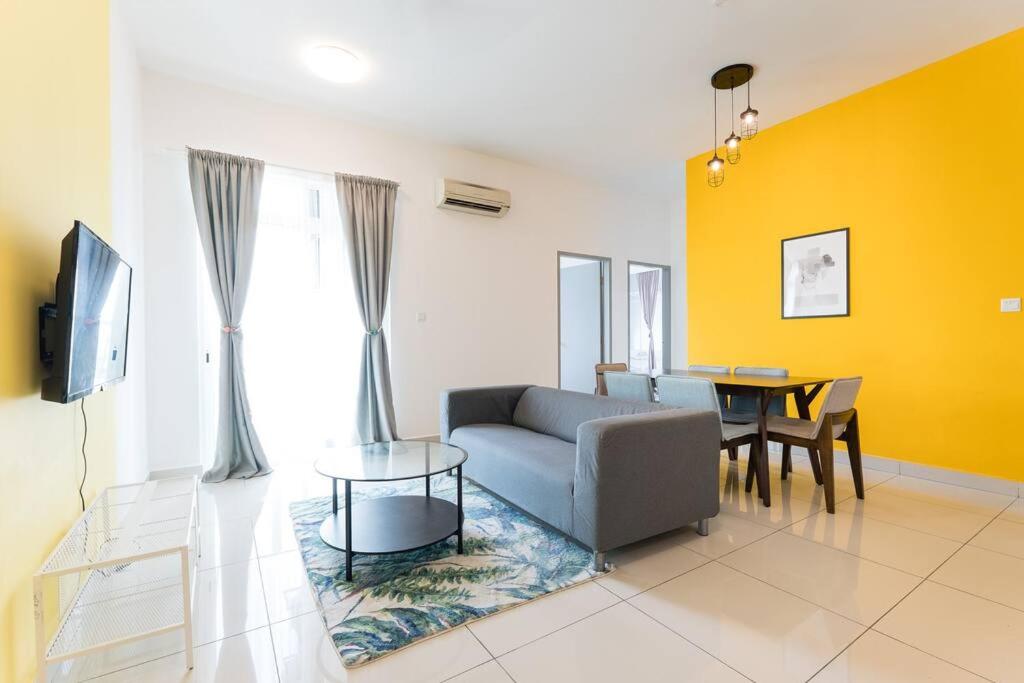 TR Residence Lovely 3 BR unit 6pax next to Titiwangsa LRT, Kuala Lumpur ...