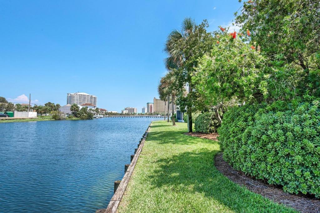 Shoreline Towers Townhouse 4-1, Destin (updated prices 2026)