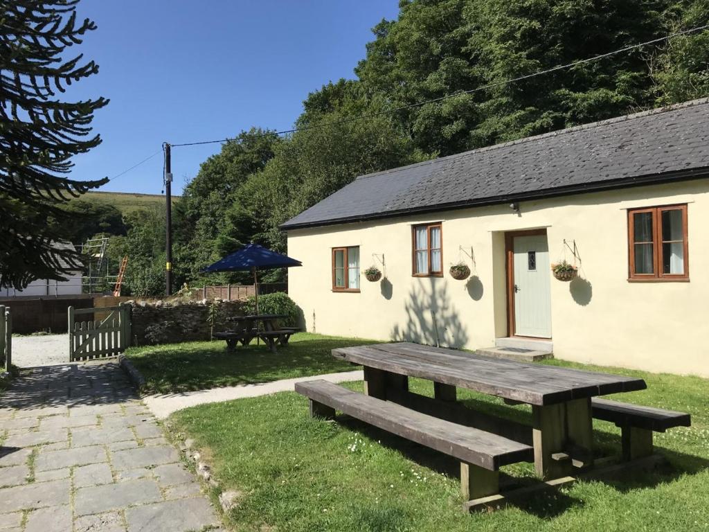 The Exmoor Forest Inn Cottage, Simonsbath (updated prices 2026)