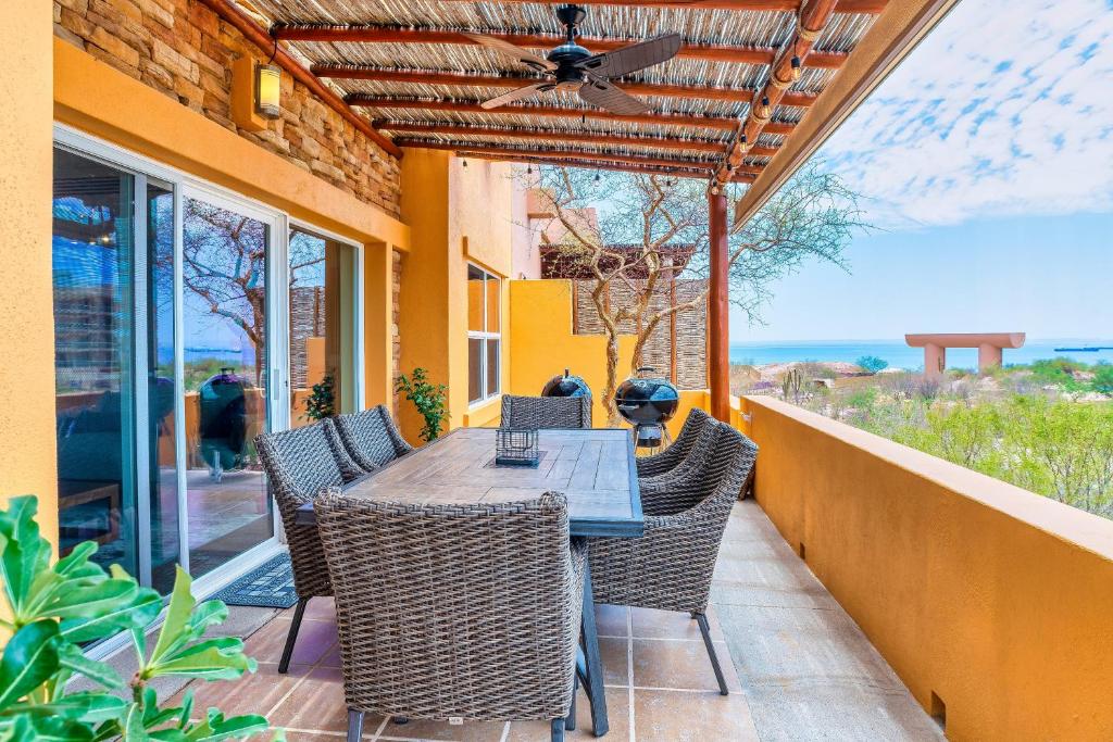 Casa Monmar : Golf Cart & Beach Club At Puerta Cortes Resort - Baja California Sur