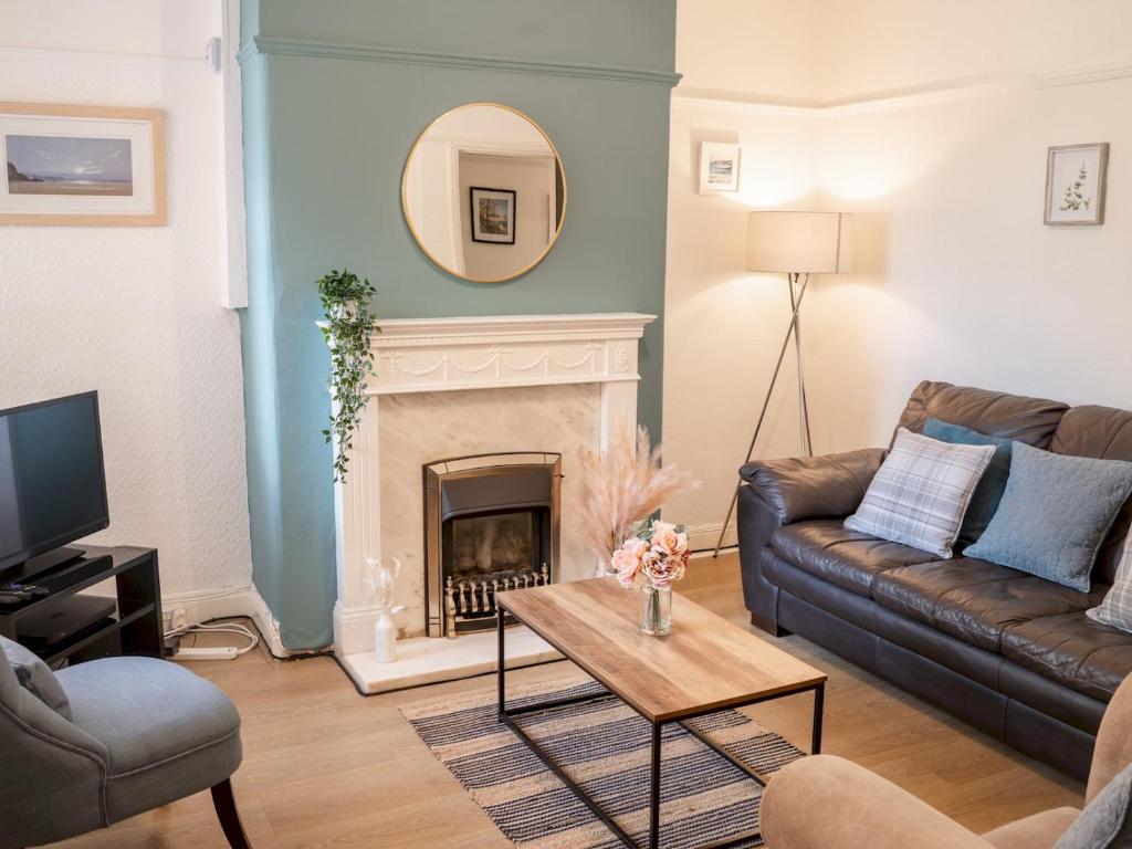 Pass The Keys Recently Updated Large Edwardian House - Sleeps 7 - Chester