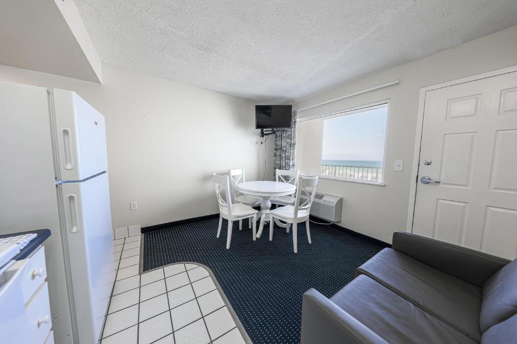 Flamingo Hotel & Tower, Panama City Beach (updated prices 2025)