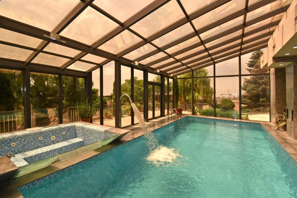Luxury & Grand 5 B/d, Villa With Pool & Yard Ms555 - Erevan