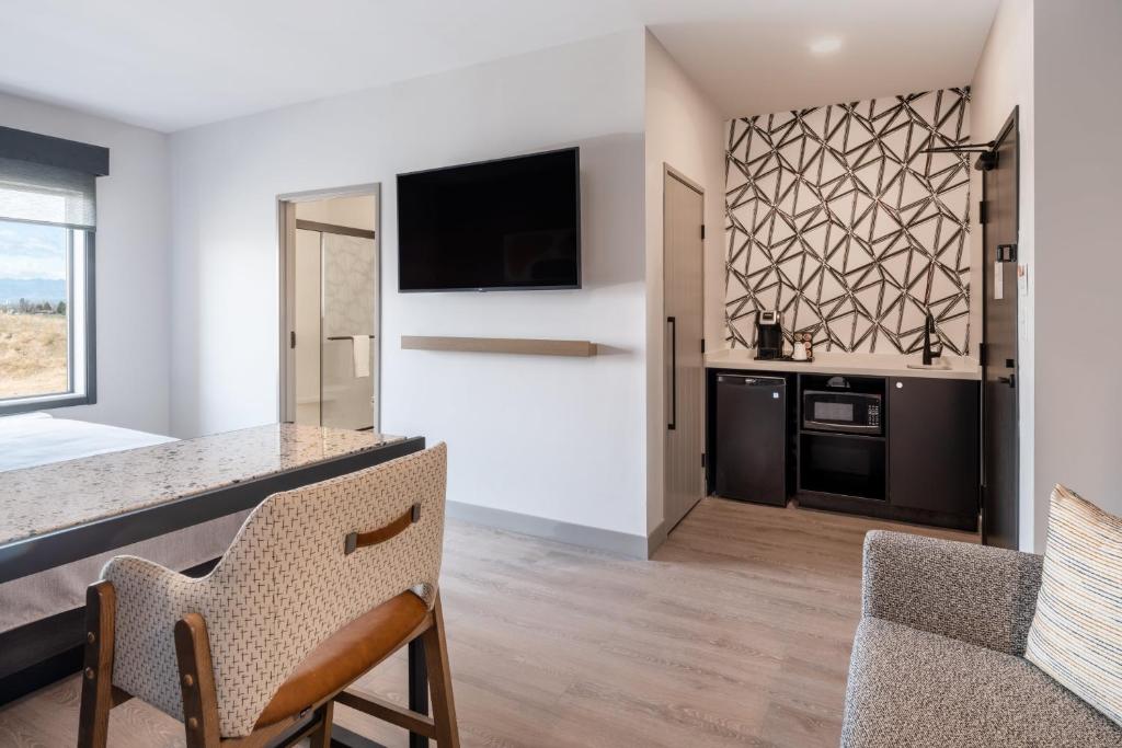 Atwell Suites - DENVER AIRPORT TOWER ROAD by IHG, Denver (updated ...