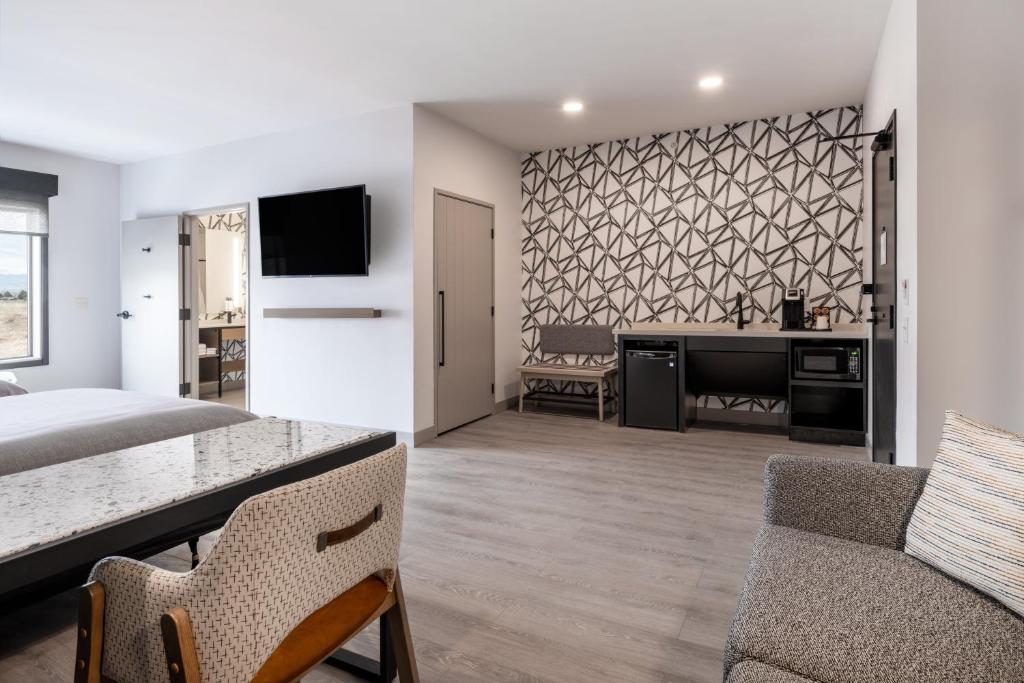 Atwell Suites - DENVER AIRPORT TOWER ROAD by IHG, Denver (updated ...