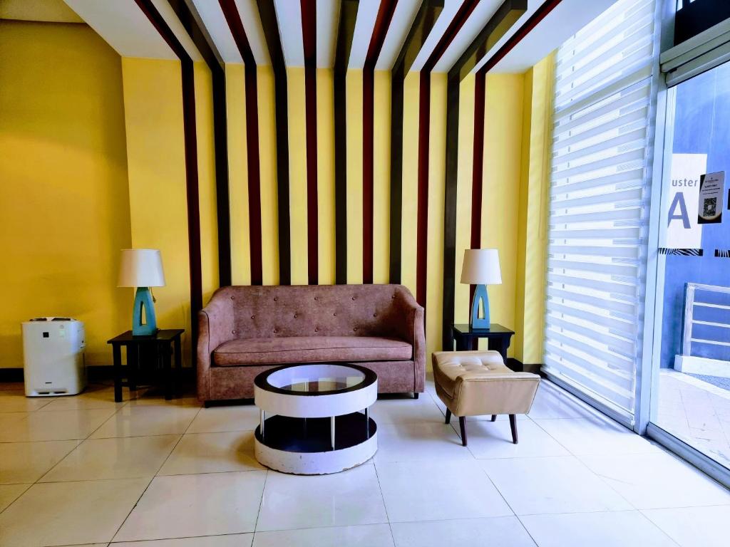 One Palm Tree Villas Condo Across NAIA Terminal 3, Manila – Preços ...