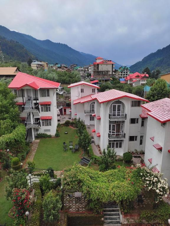 De Vivendi Resorts, Manali with 35000 Sqft Open Lawn, Manāli (updated ...