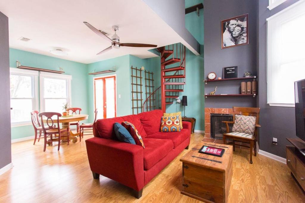 Bright two-story condo, Austin (precios actualizados 2024)